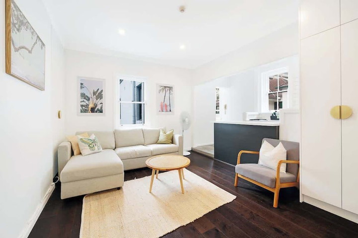 2br Apartment In Trendy Potts Pt - North Sydney