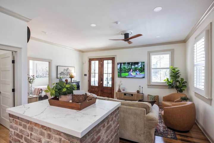 Promenade On Poplar- Brand New, Beautifully Decorated Cozy 2 Bedroom W/ King Bed - Columbus, GA