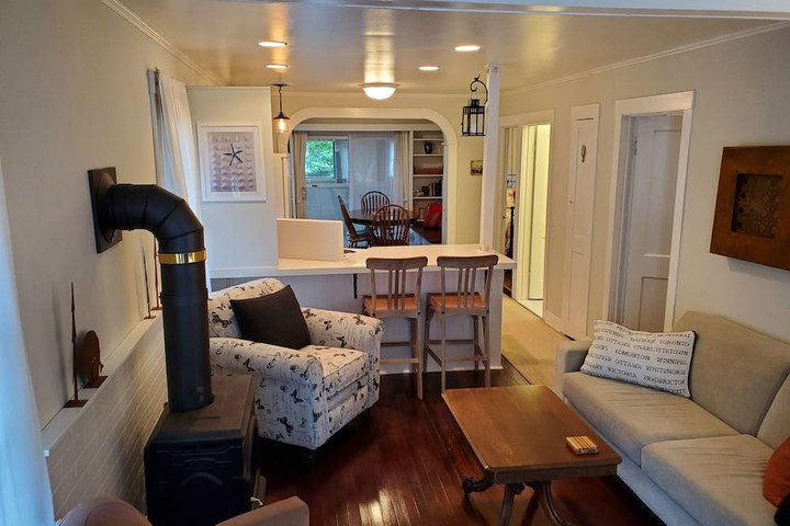 Enjoy This Cozy Cottage, 10 Minutes From Bay Beach In Crystal Beach. - Crystal Beach