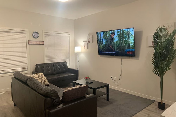 Glamorous 3 Br Villa With Double Garage - Regina