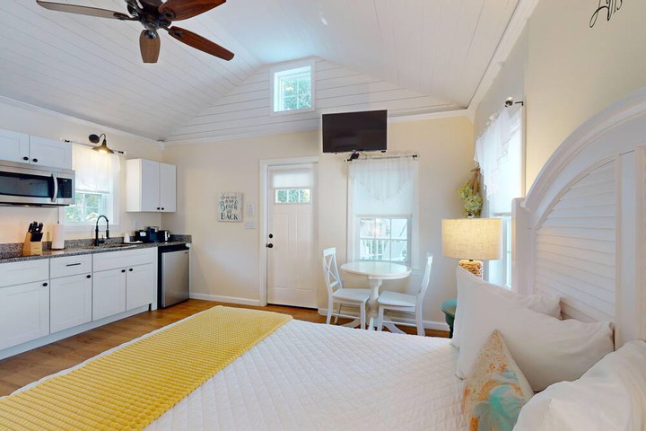 1br King Bed Sofa Bed Sleeps 4 Pool - 14 - Cape May, NJ