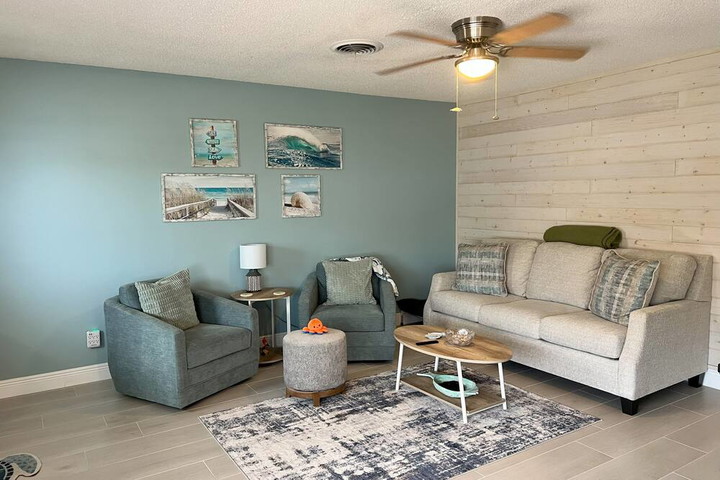 Escape To Island Time In This Beach & Intercoastal Gem On Hutchinson Island - Stuart, FL