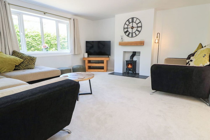 Cern-wyn, Family Friendly, Luxury Holiday Cottage In Chippenham - Chippenham