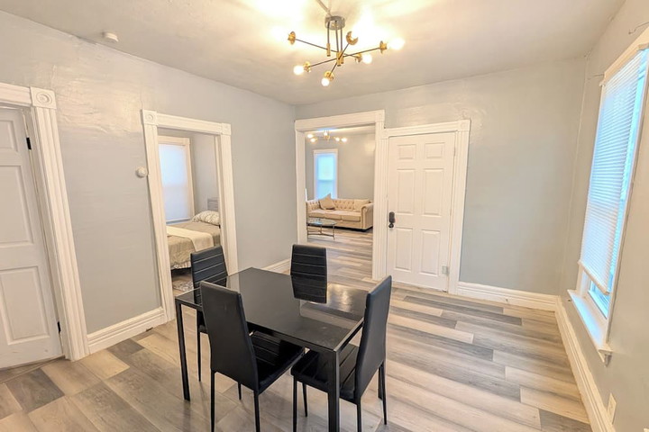 Spacious 3-bedroom Apartment With Wifi, Ac In Enchanting Utica - Utica, NY