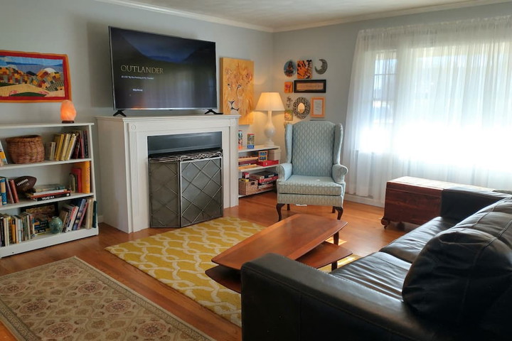 Private Main Level Of This Sunny House Near The Blue Ridge Parkway, Bedford, Va - Bedford, VA