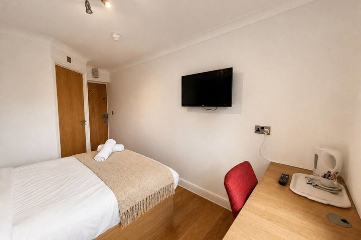 Single Room With Private Bathroom @ The Gables Aparthotel - Leicester