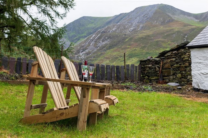 Ceunant Bach - One Bedroom Cottage, Sleeps 2 - Bethesda