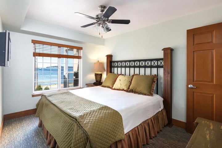 Blaine | Relaxing Beach Retreat | Pool + Beach - Birch Bay, WA