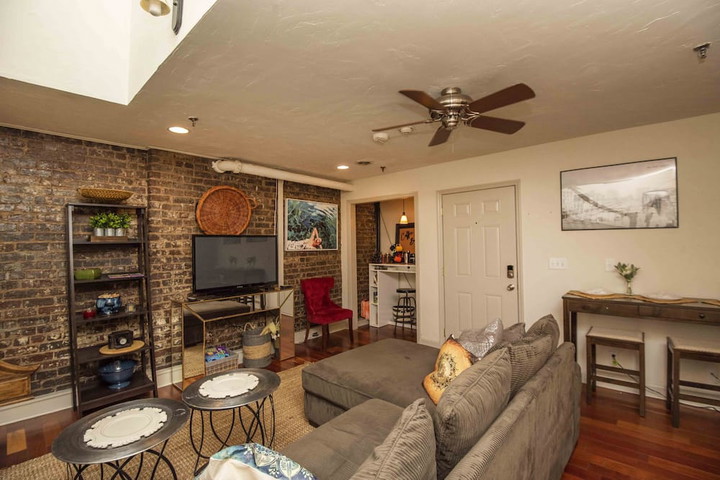 Downtown Old City Stylish & Centrally Located Historic Loft - Knoxville, TN