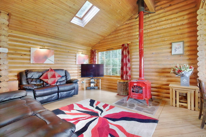 Montana - 5 Star - Pet Friendly - Hot Tub - Scandinavian Log Cabin - Yorkshire
