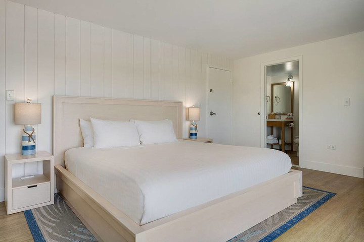 Tropical Islamorada Experience | Free Breakfast, Pool, Parking | Pet-friendly - Florida Keys