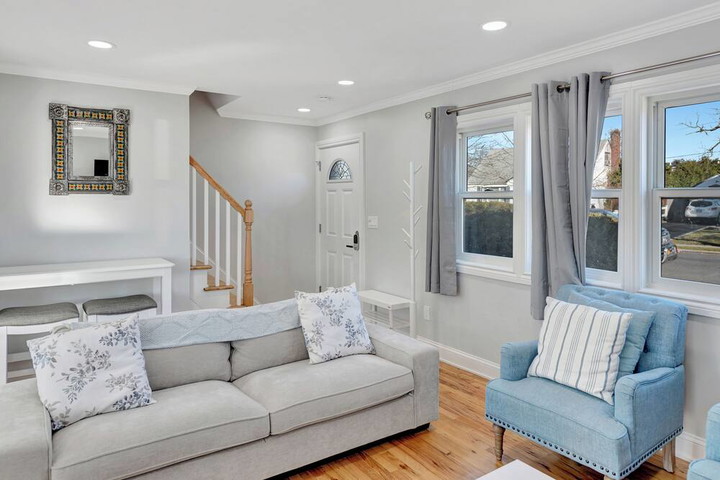 Renovated 5br Near Hofstra ~ Sleeps 10 ~Free Parking - Long Beach, NY