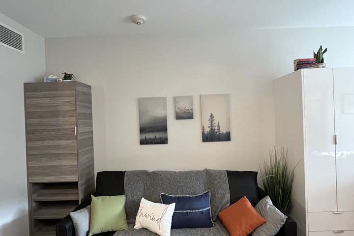 Top Floor On Okanagan Lake With Heated Pool, King Bed, Gym And Pickleball Court! - Vernon