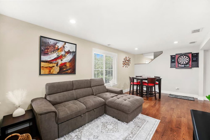 New Luxuriously Detailed 4 Bedroom/2ba Home Minutes Away From Attractions&ohare - Elmhurst, IL