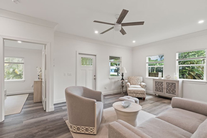 New Lake House Just Remodeled  All Newly Furnished With Comfort In Mind. - Vero Beach, FL