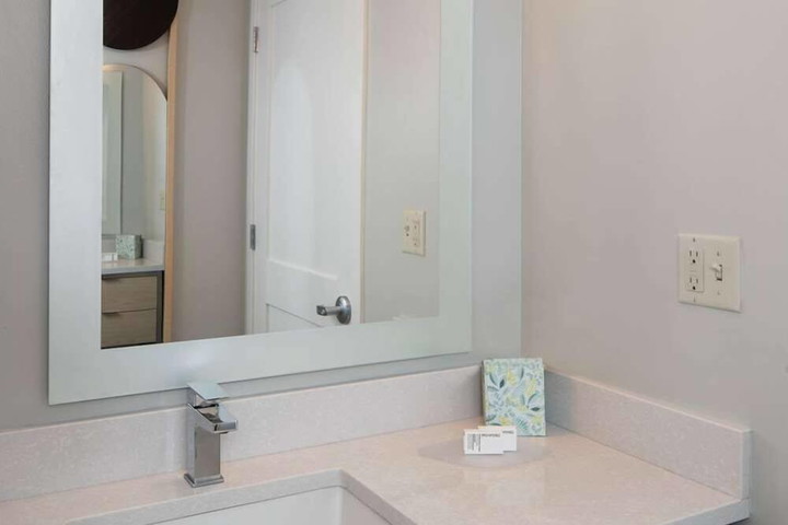 Vacation Time In Your Home Away From Home!  Close To Airport And Attractions! - Falls Church, VA