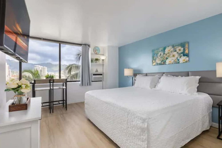 King Bed Renovated Canal & Mountain View Walk To Beach - Kailua, HI