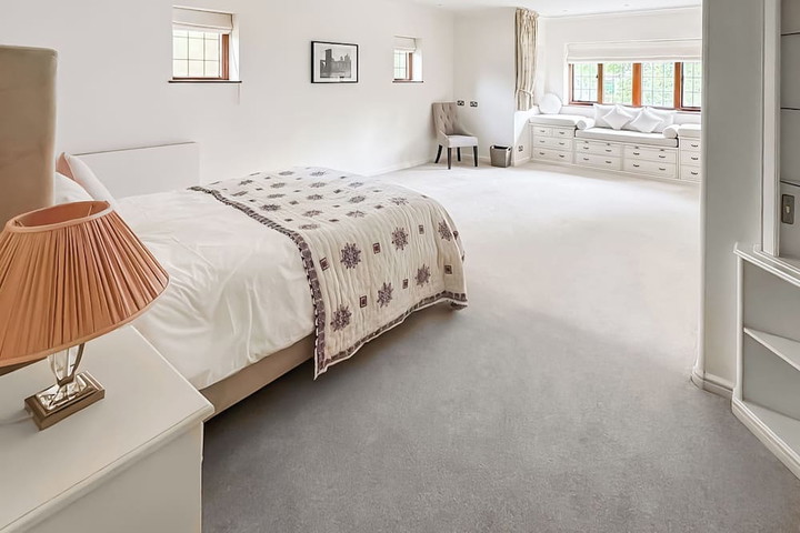 3 Bedroom Accommodation In Purley, Croydon - 
