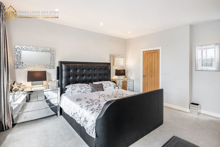 Luxurious 4 Bed Villa, Romford/essex - Brentwood