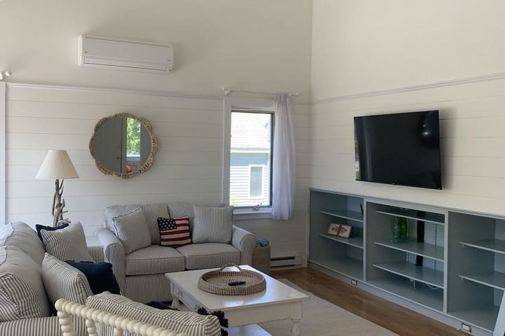 Newly Renovated Quonnie Beach House - Qeba Beach Pass & Pond Access - Charlestown, RI