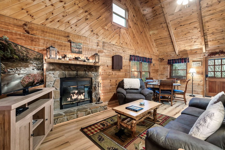 Cozy Mountain Retreat W/hot Tub, 5 Mins To Downtown Strip - タウンセンド, TN