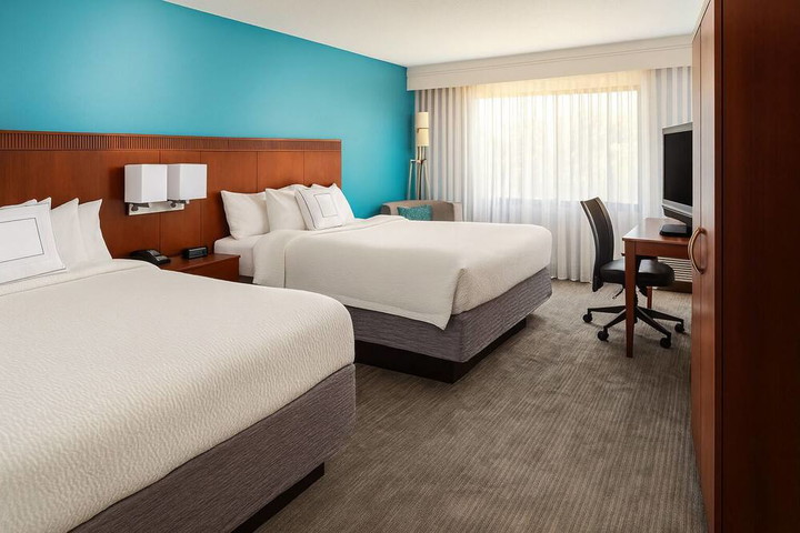 Contemporary Deluxe Room Close To Beaches! Free Parking, Pet-friendly, Pool! - Delray Beach, FL