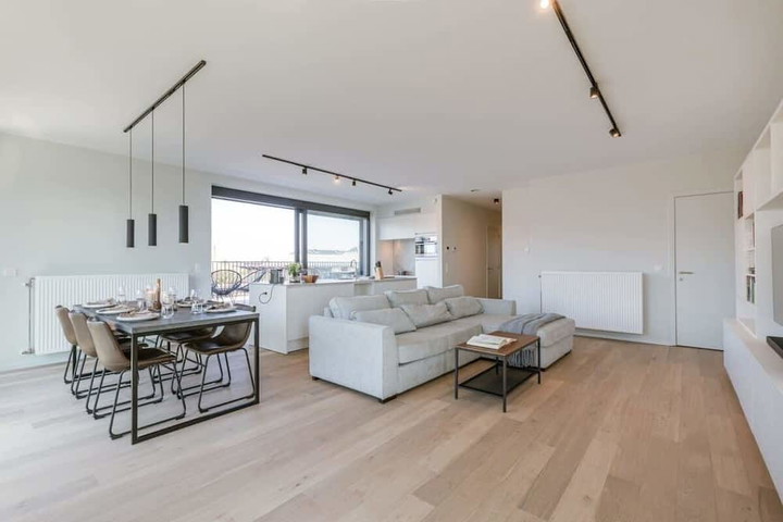 Bright 2br Apartment W/ Balcony & Private Entrance - Gand