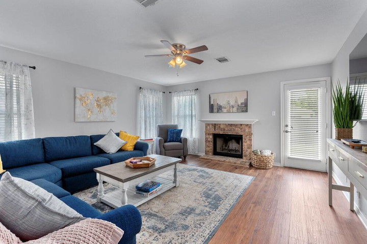 Spacious Home Near Coffee And Cedar Park Shopping - Georgetown, TX