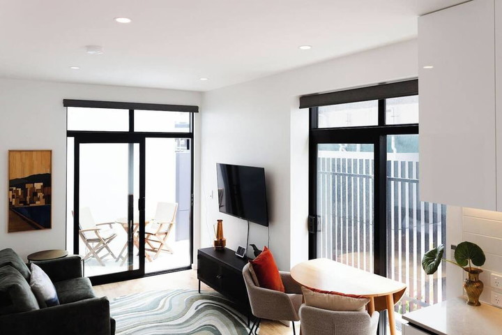 Chic 2br Apartment | Secure Gated Complex In Cbd - Wellington