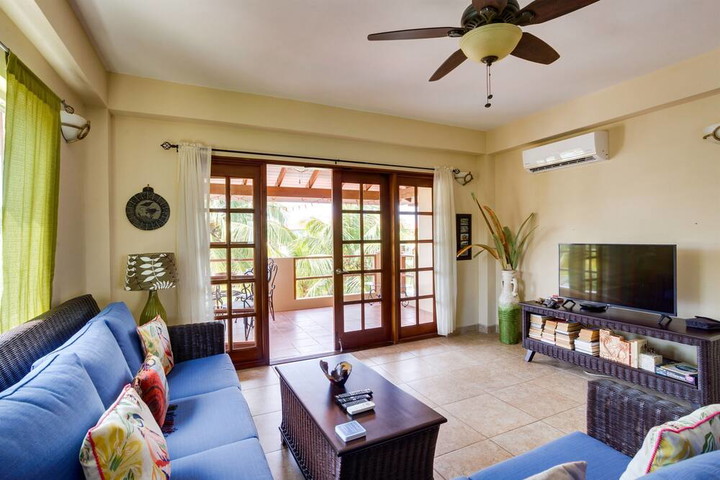 Moderno-condominio-vista Al Canal-baño Privado - Placencia