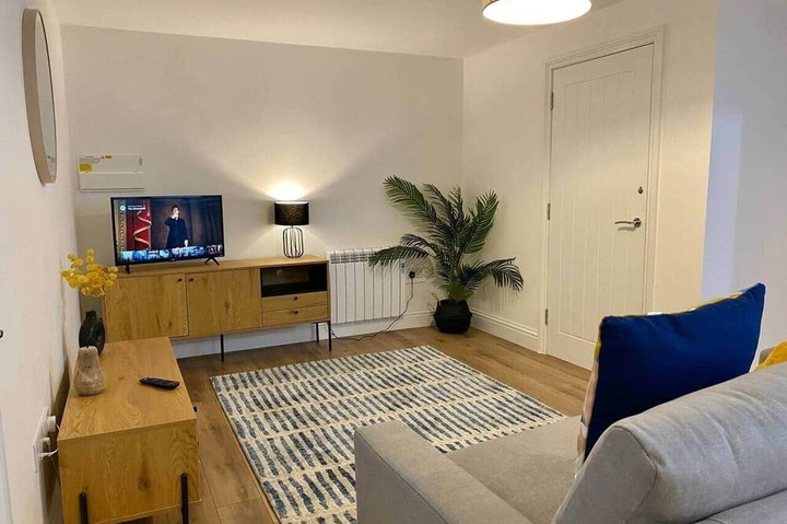 Deluxe One Bed Flat Near Ely Cathedral - Sleeps 4 - Ely