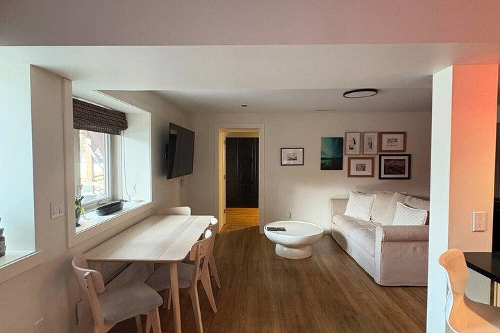 Spacious Private King Suite Steps To Dt Banff - Banff