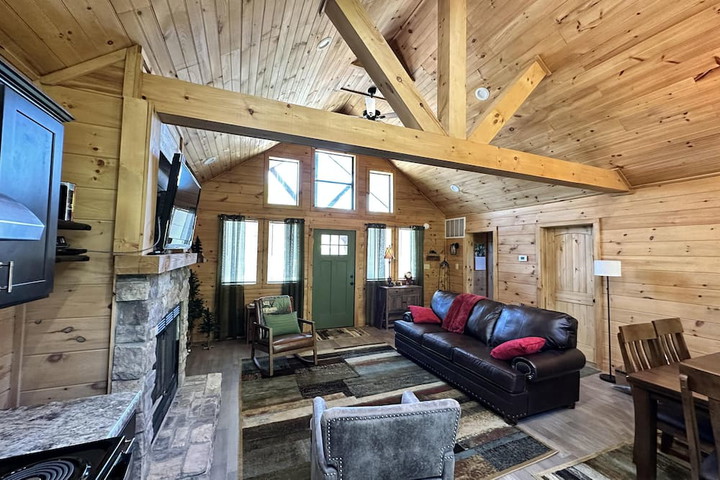 Luxury Cabin In Red River Gorge With A Hot Tub And Internet, Sleeps 8 - Kentucky