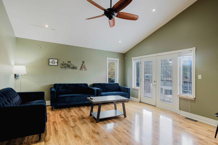 4 Bedroom Main Cottage Xiv: Pl - Gravenhurst