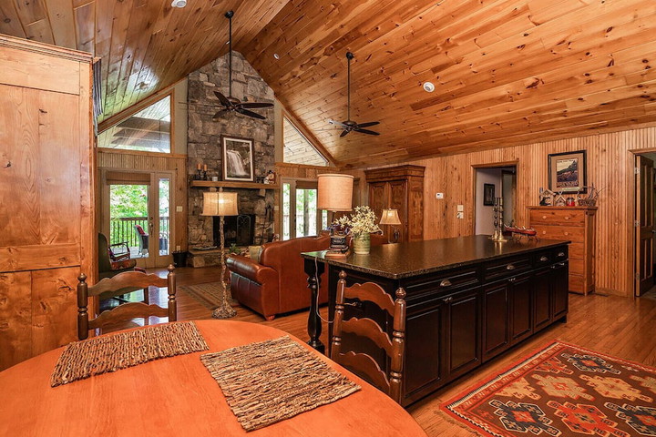 Mountain Home With Privacy Near Pisgah National Forest. - Sierra Nevada