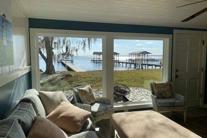 Peaceful Lakefront Cottage - Lake Waccamaw, NC