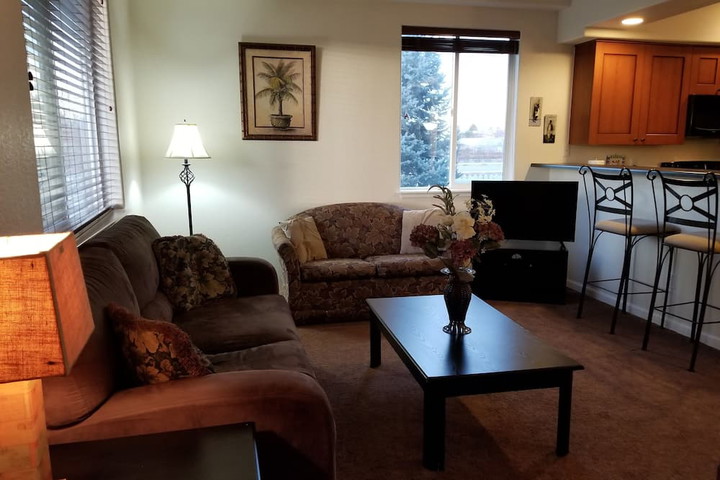 Gorgeous Lake Condo Near Downtown Denver - Thornton, CO