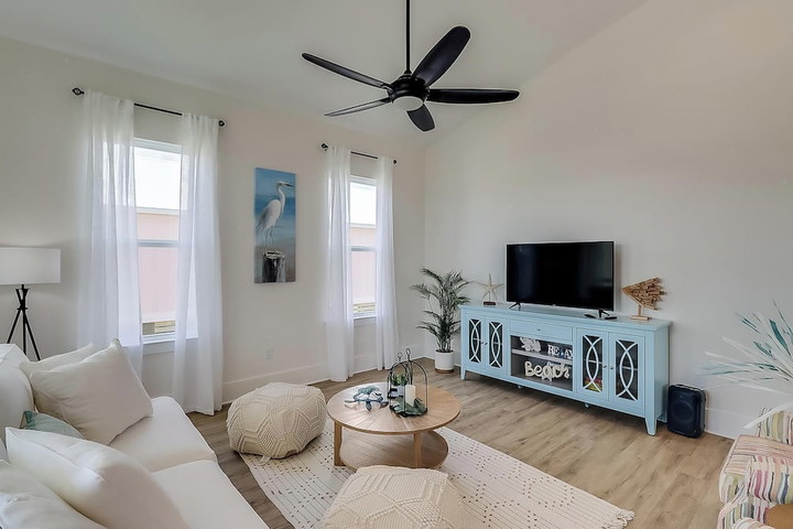 Cozy Bright Beach Home- Cajun Paradise -10 Guest - Biloxi, MS