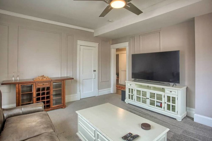 Suites On Seneca - Beautiful 1 Bedroom Apartment - Harrisburg, PA