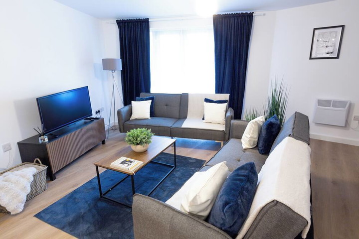 Stylish City-centre Apartment With Private Balcony - Wolverhampton