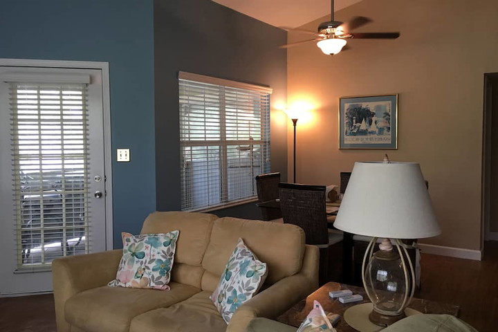 Gorgeous 2 Bedroom 2 Bath Condo Overlooking Resort-style Pool - Clearwater, FL