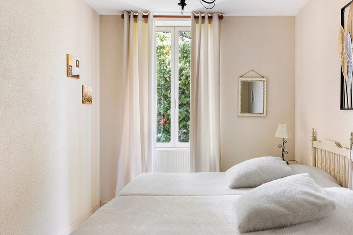 Chambre Dhôtes « Les Malvaux - Chambre Marron » Avec Piscine, Terrasse Partagées Et Wi-fi - Montluçon