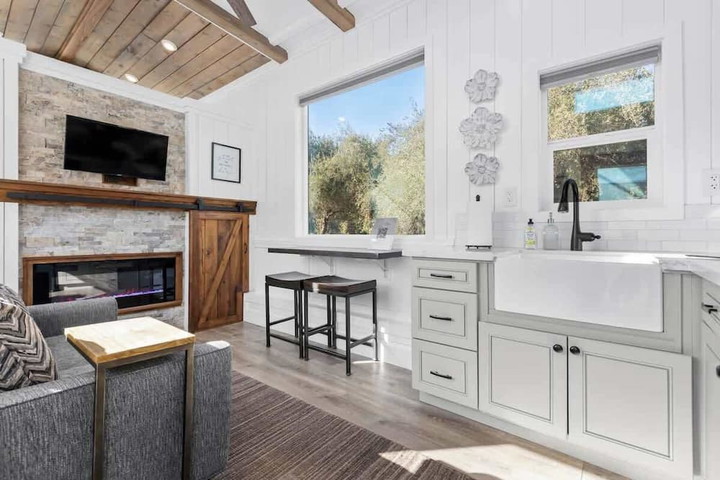 Tiny Home In Lindsay With Fireplace, 2 Queen Lofts - Exeter, CA