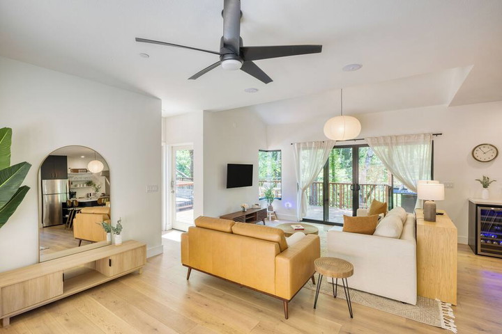 Mill Creek By Avantstay | Modern Design, Patio, Hot Tub - Healdsburg, CA