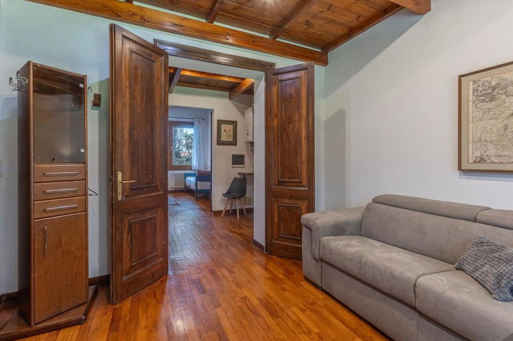 Guesthost - Stunning Ground Floor Apartment In A Modern Villa, Perfect For Up To 5 People.immersed In A Charming Garden With Pine Forest And Swimming Pool, The Accommodation Is Located In A Quiet Residential Area Equipped With All Services, A Short Dista - Ferrare