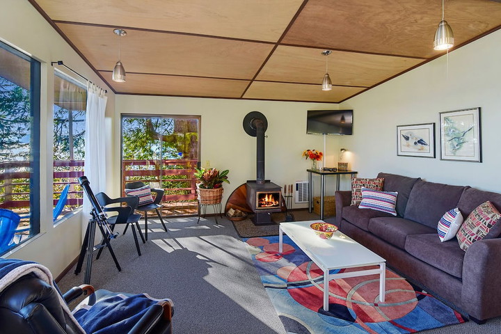 Hood Canal Beachfront Bungalow - Silverdale, WA