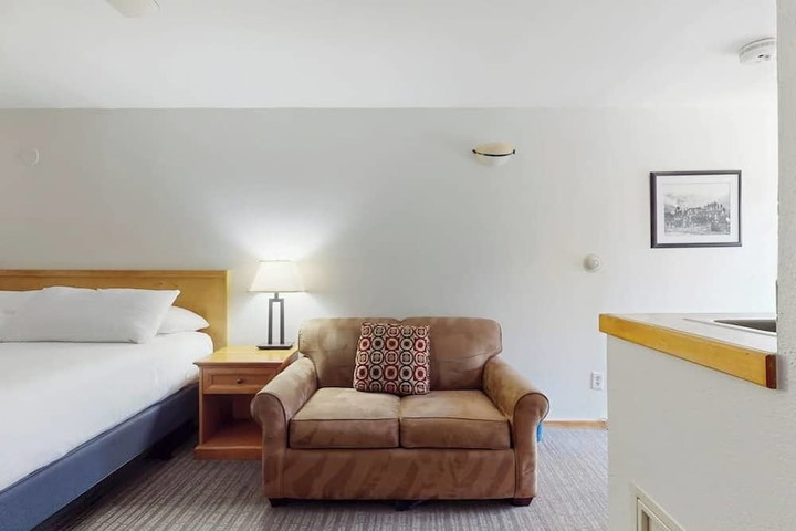 Main St. Gem - Pool & Hot Tub - Walk To Lifts, Dog-friendly, Private Balcony - Aspen, CO