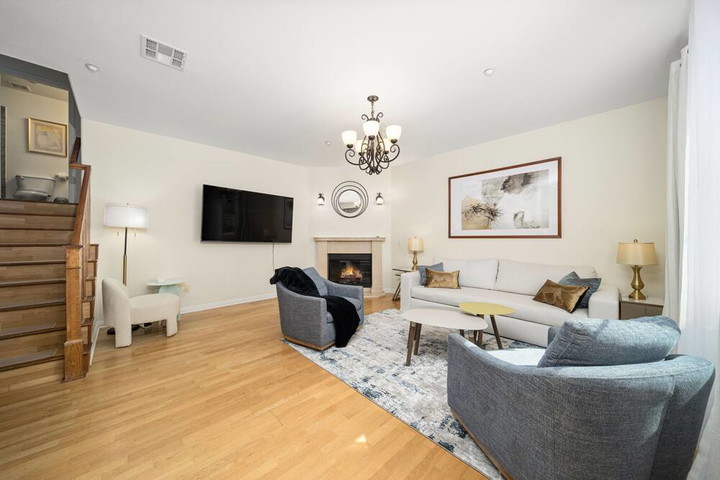 Stylish Mordern Retreat - 4 Beds House Free Onsite Parking - Azusa, CA