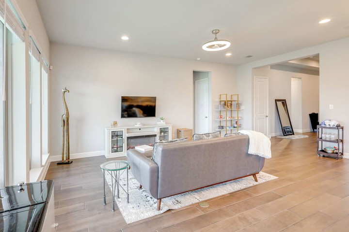 10 Min From Austin! High-end Home W/ Nice Backyard - Elgin, TX