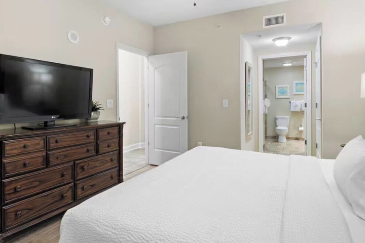 Coastal Retreat | Balcony, Pools & Hot Tubs | Steps To Dining - North Myrtle Beach, SC